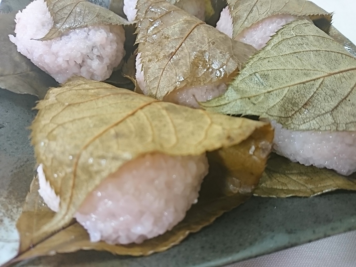 チョコマフィン、桜餅、豚ヒレのケチャップ煮 、ロールパン3種: さっちょさんのパン工房